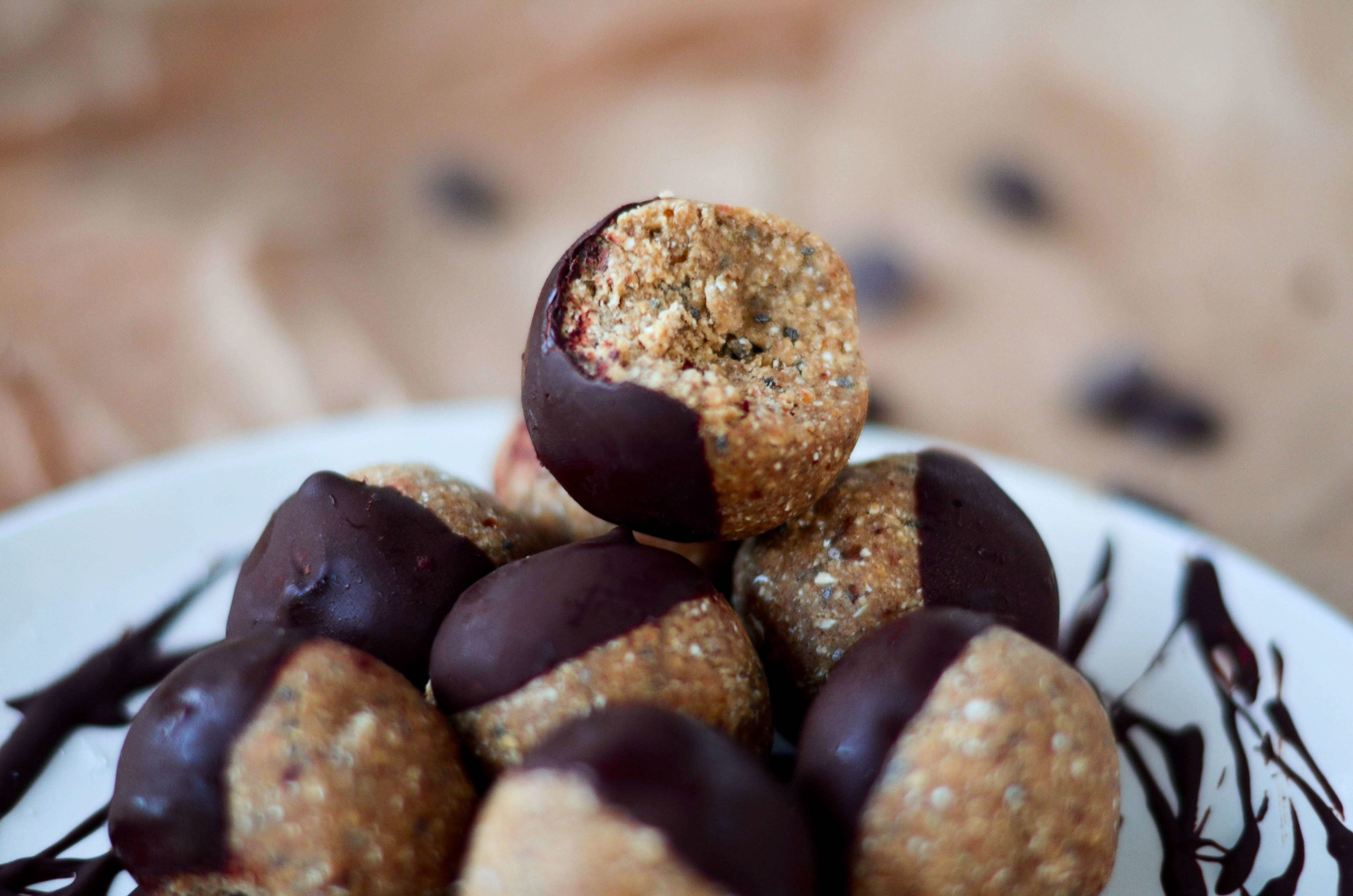 Date Energy Bites | Sincerely Katerina